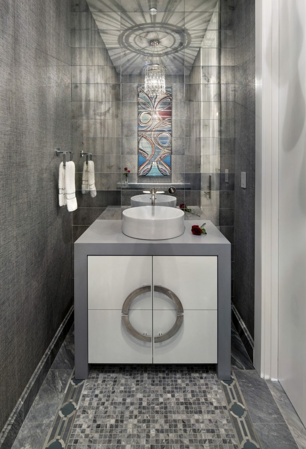 40 Bathrooms with Mixed Tile Designs - Chairish Blog