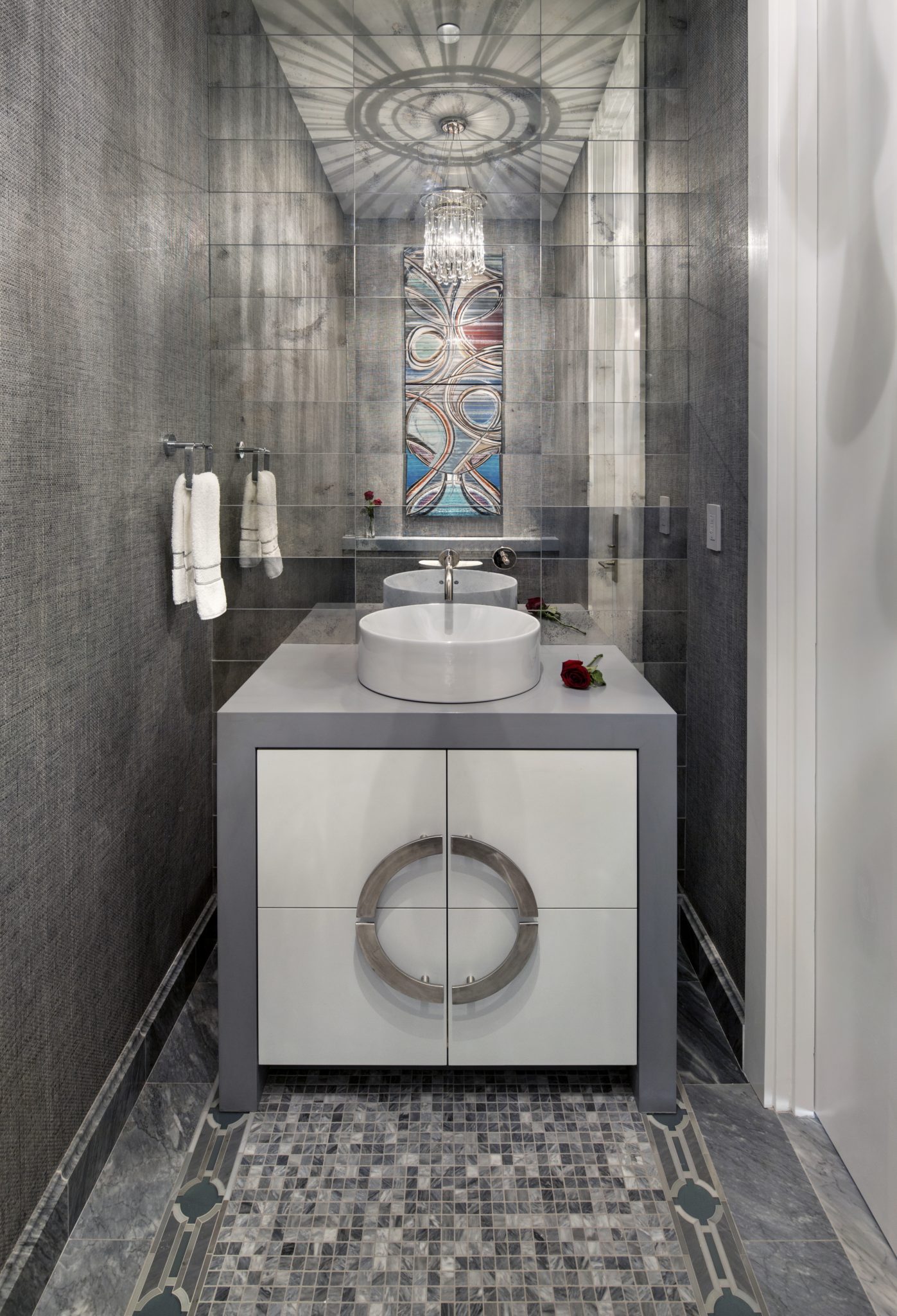 40 Bathrooms with Mixed Tile Designs - Chairish Blog