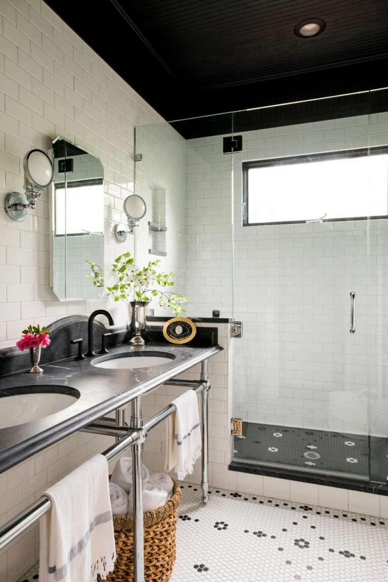 40 Bathrooms with Mixed Tile Designs - Chairish Blog