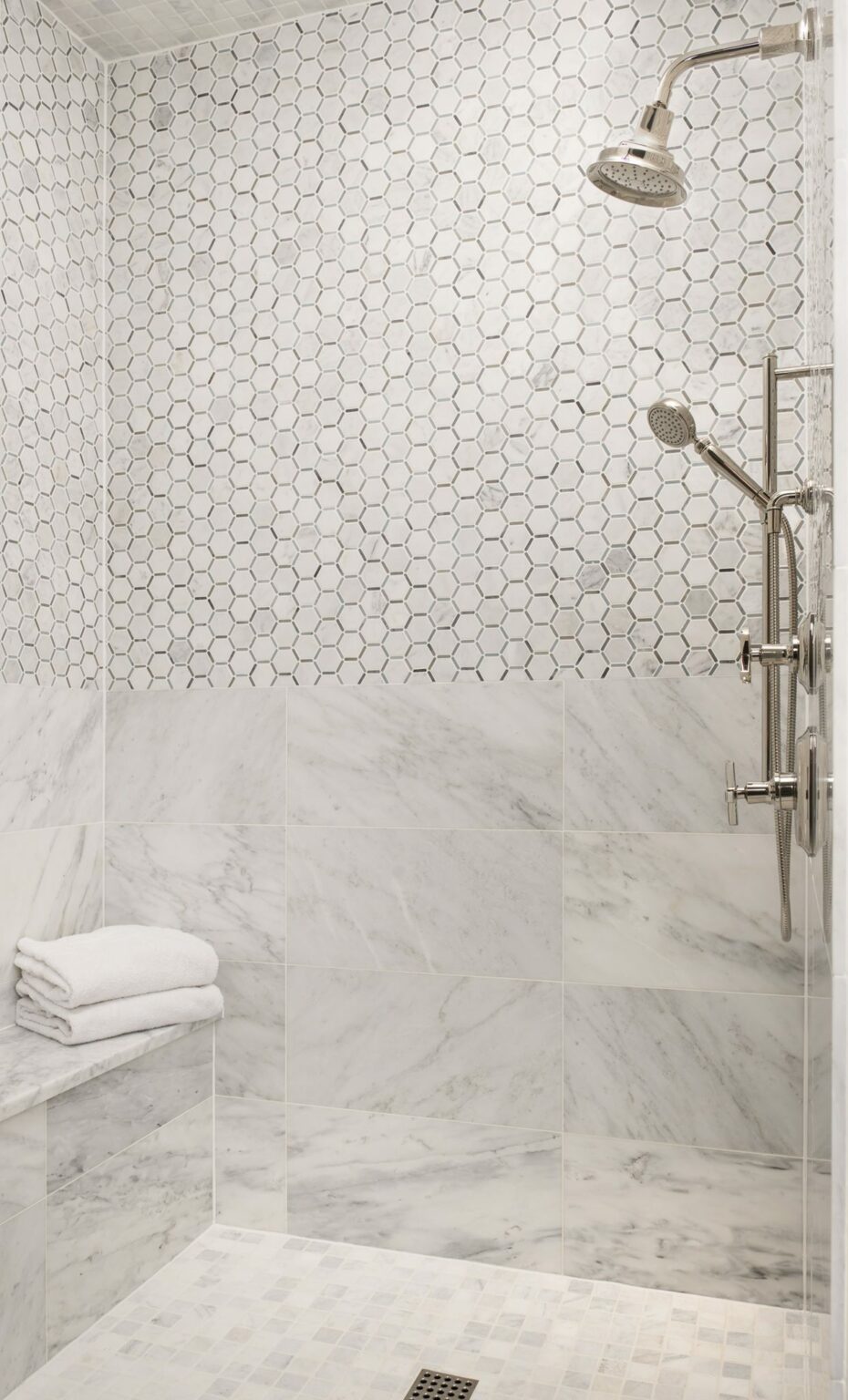 40 Bathrooms with Mixed Tile Designs - Chairish Blog