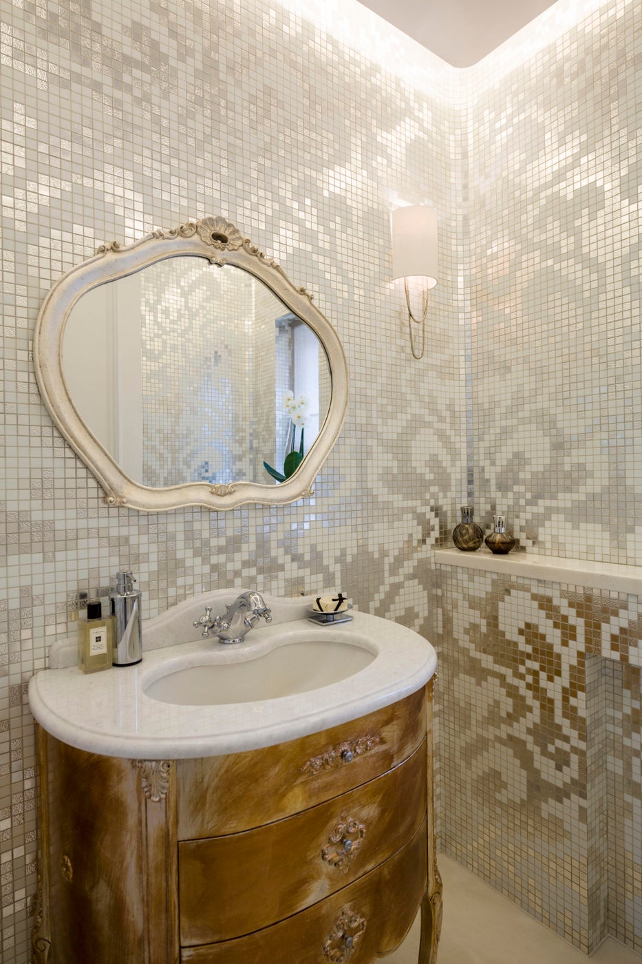 40 Bathrooms with Mixed Tile Designs - Chairish Blog