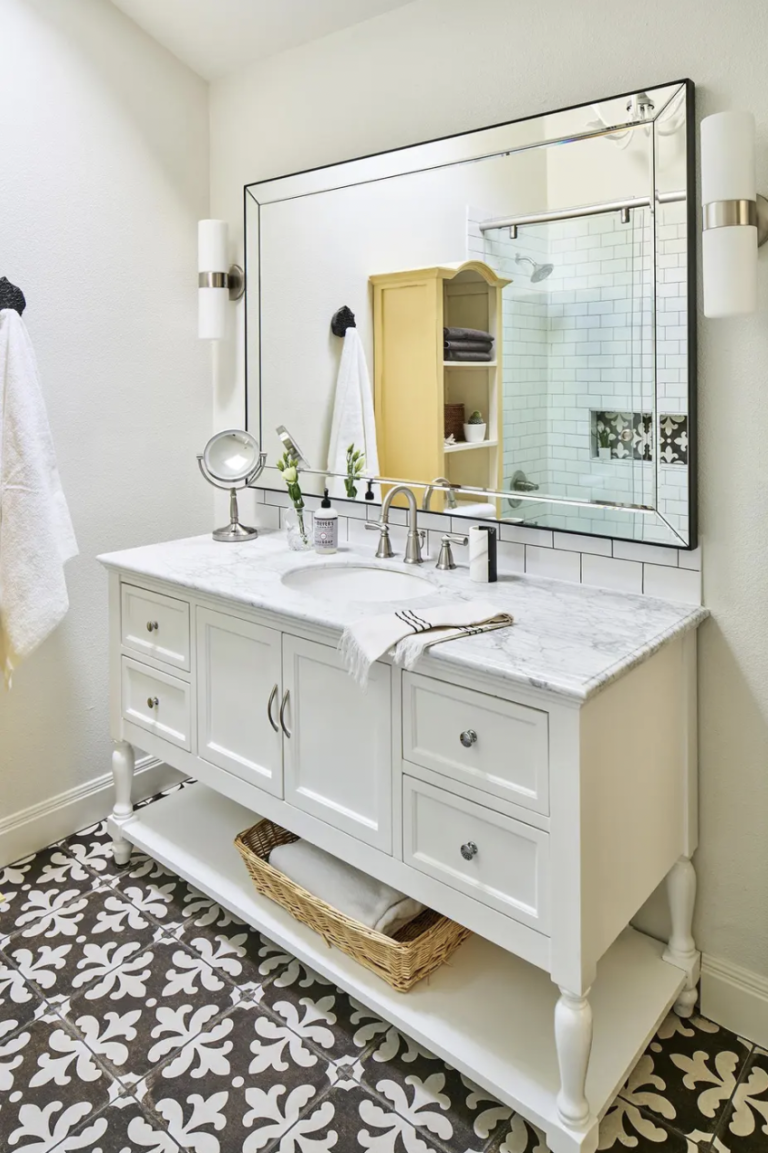 40 Bathrooms with Mixed Tile Designs - Chairish Blog