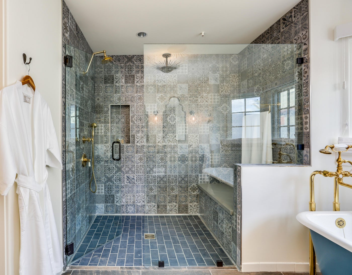 40 Bathrooms with Mixed Tile Designs - Chairish Blog