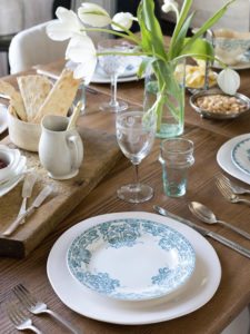 Chic Spring Tablescapes To Inspire Your Next Fête!