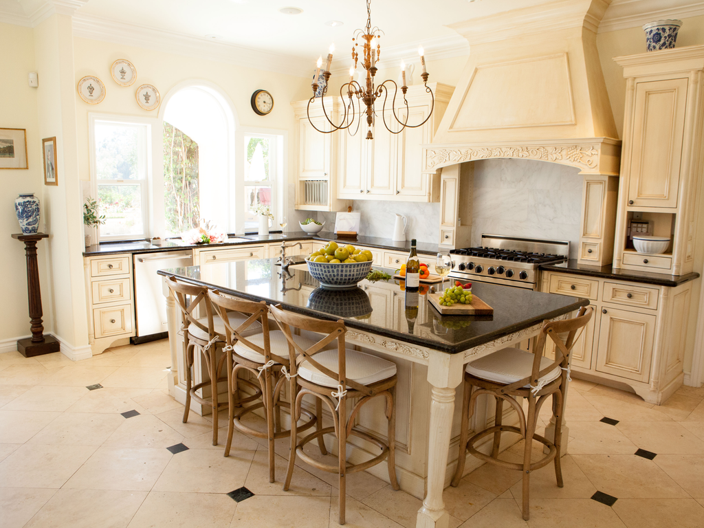 21 French Country Kitchens - Chairish Blog