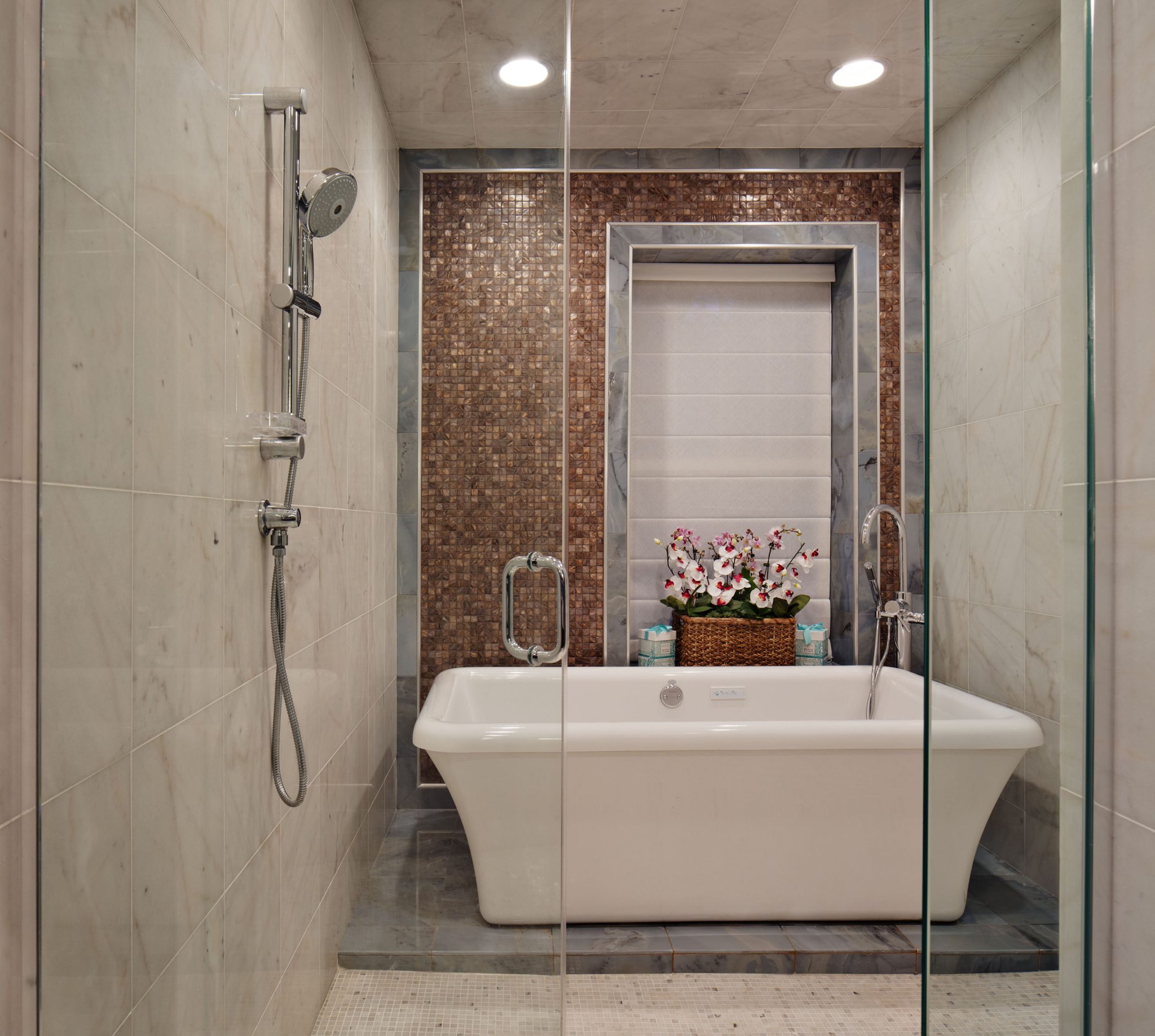 40 Bathrooms with Mixed Tile Designs - Chairish Blog