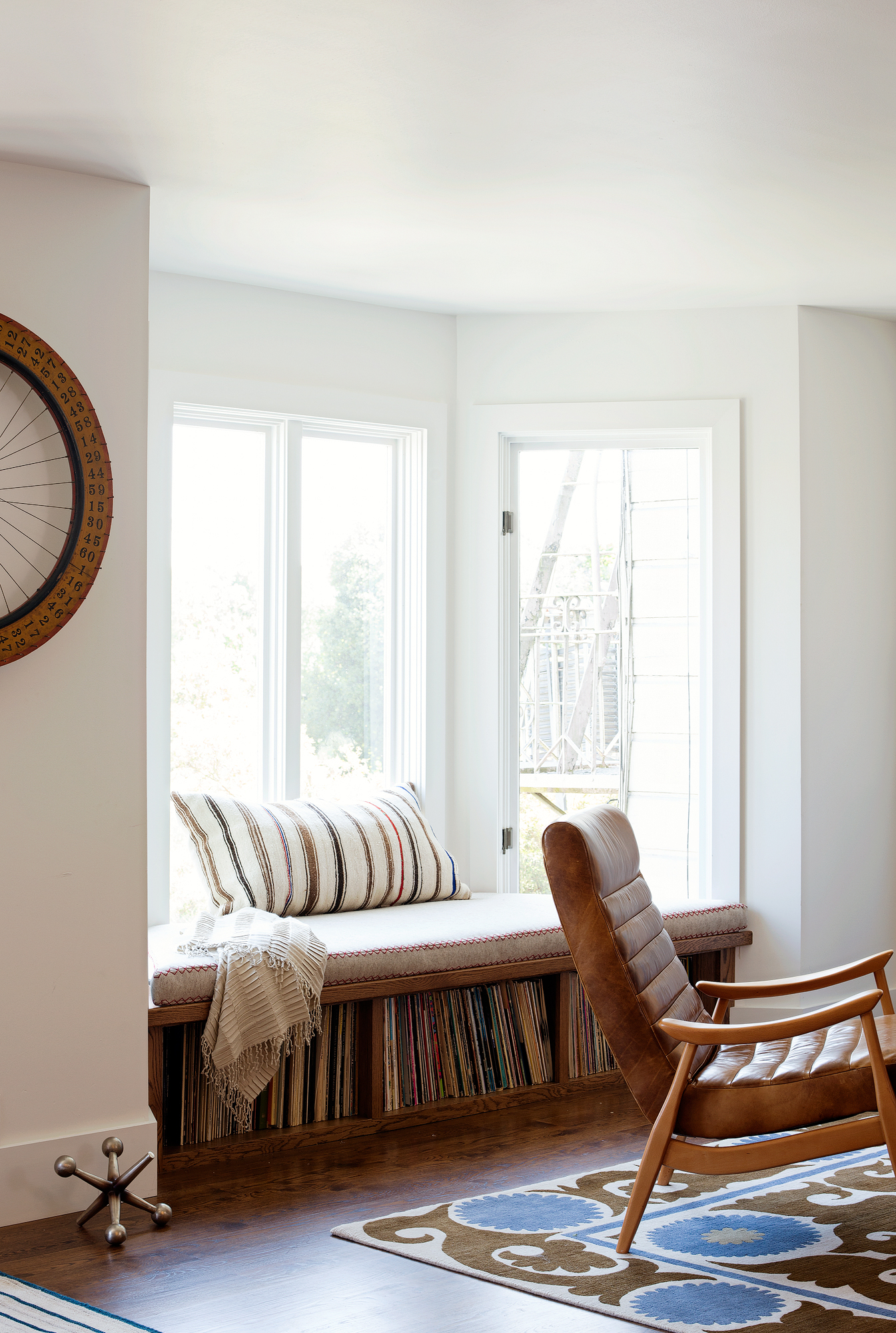 35 Spaces with Sophisticated Built-in Seating - Chairish Blog