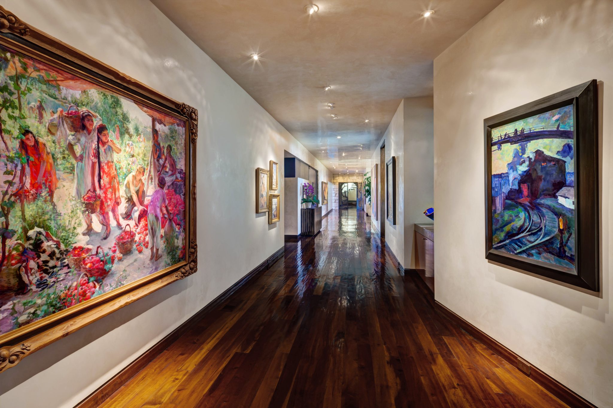 50 Striking Hallway Art Ideas - Chairish Blog