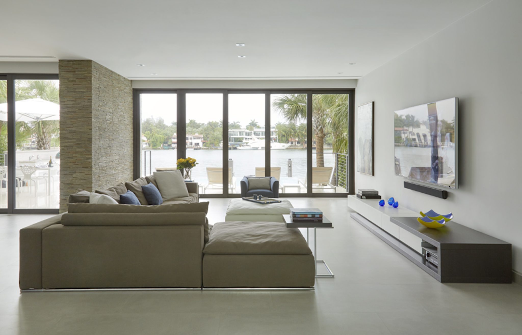 32 Striking Rooms with Floor-to-Ceiling Windows - Chairish Blog