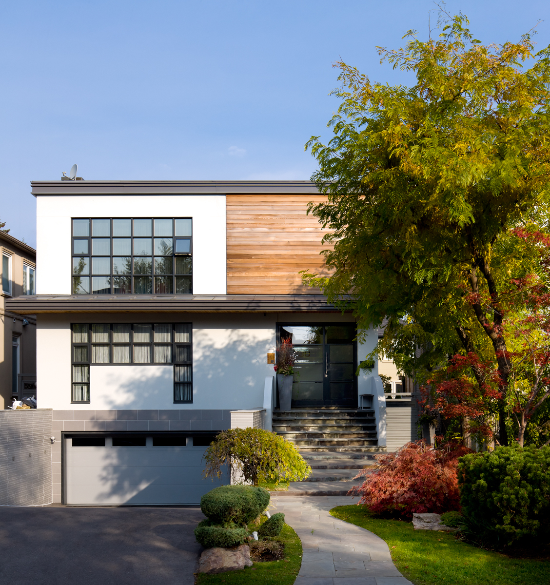 40 Home Facades with Multiple Materials - Chairish Blog