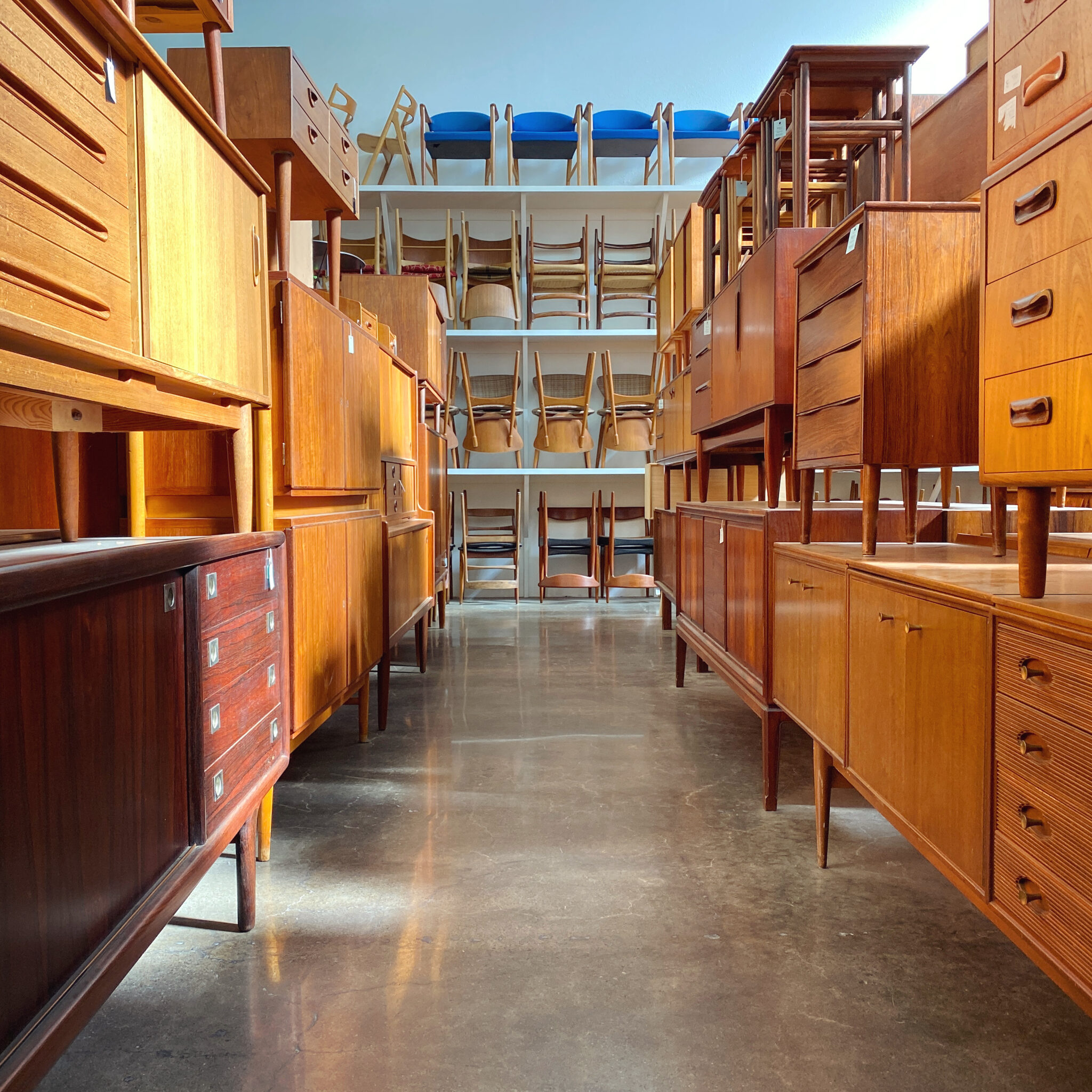 Meet the Vintage Dealers Living a Mid-Century Life - Chairish Blog