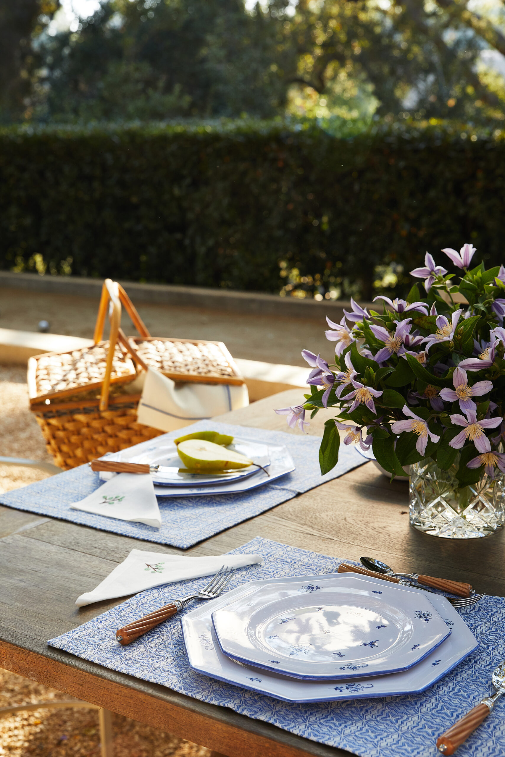 Setting a Stellar Table with Zoë de Givenchy - Chairish Blog