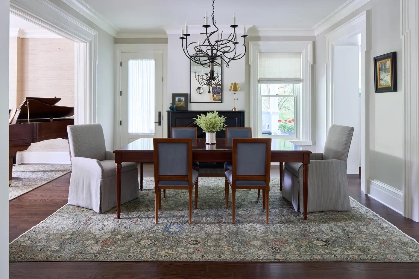 7 Ways to Give Your Dining Room Year-Round Appeal