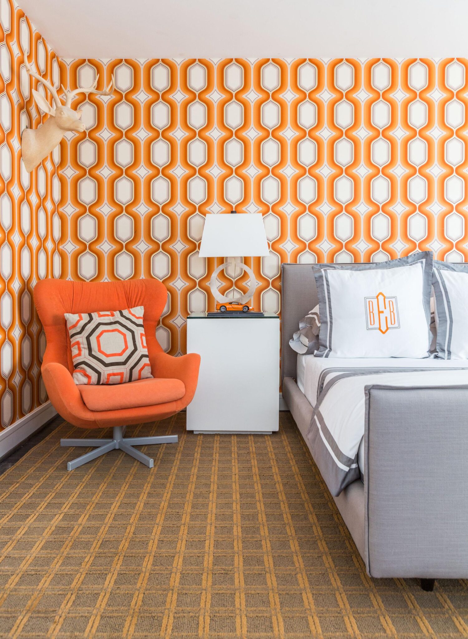 8 Appealing Ways to Decorate With Orange - Chairish Blog